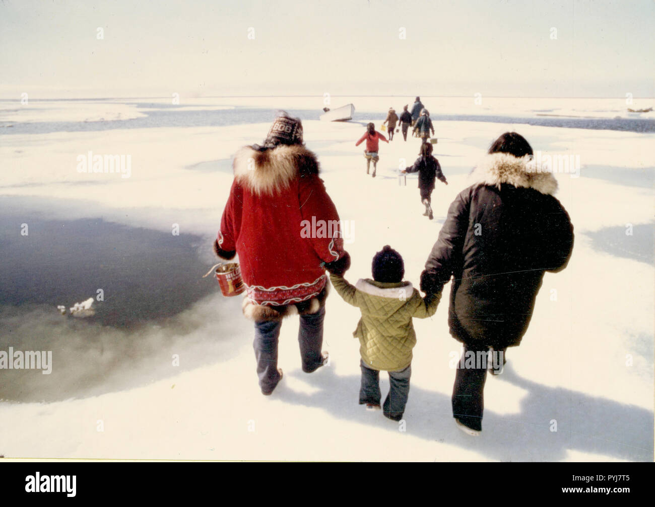 Eskimos family hi-res stock photography and images - Alamy