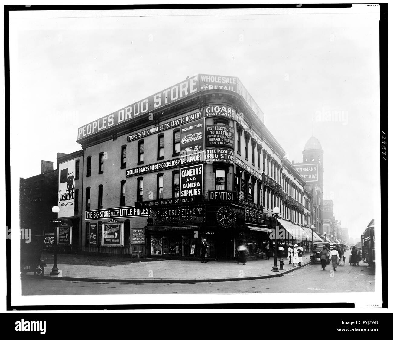 1920s drug store hi-res stock photography and images - Alamy