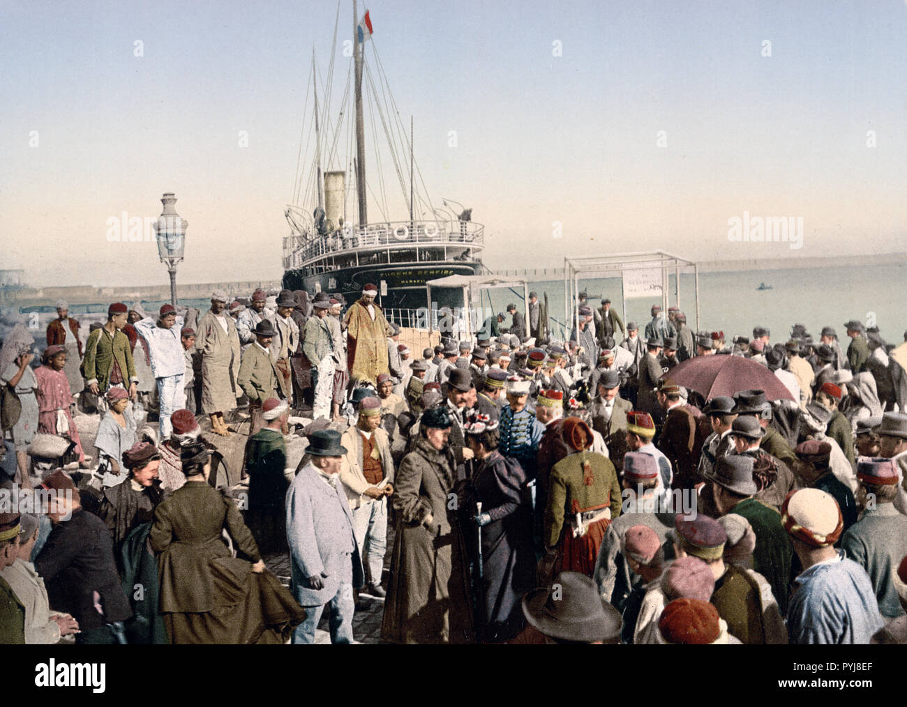 Disembarking ship hi-res stock photography and images - Alamy