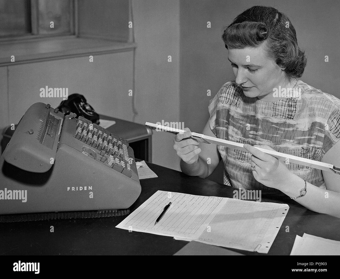 1950s computer hi-res stock photography and images - Alamy
