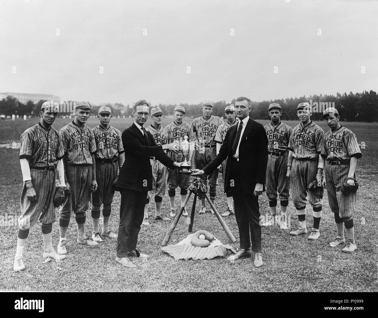 1920s drug store hi-res stock photography and images - Alamy