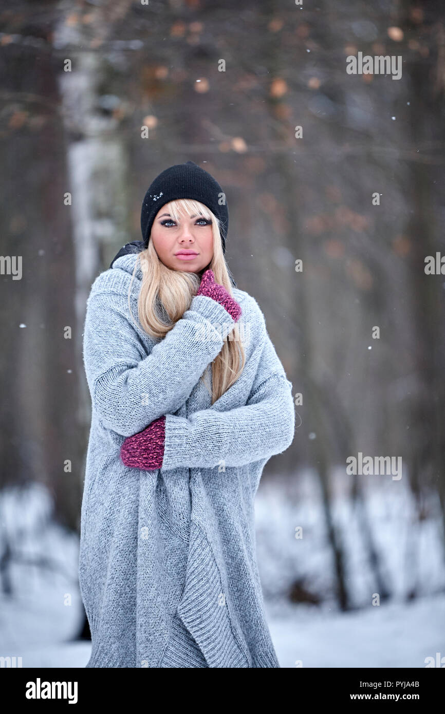 Stylish Model in winter setting Stock Photo - Alamy
