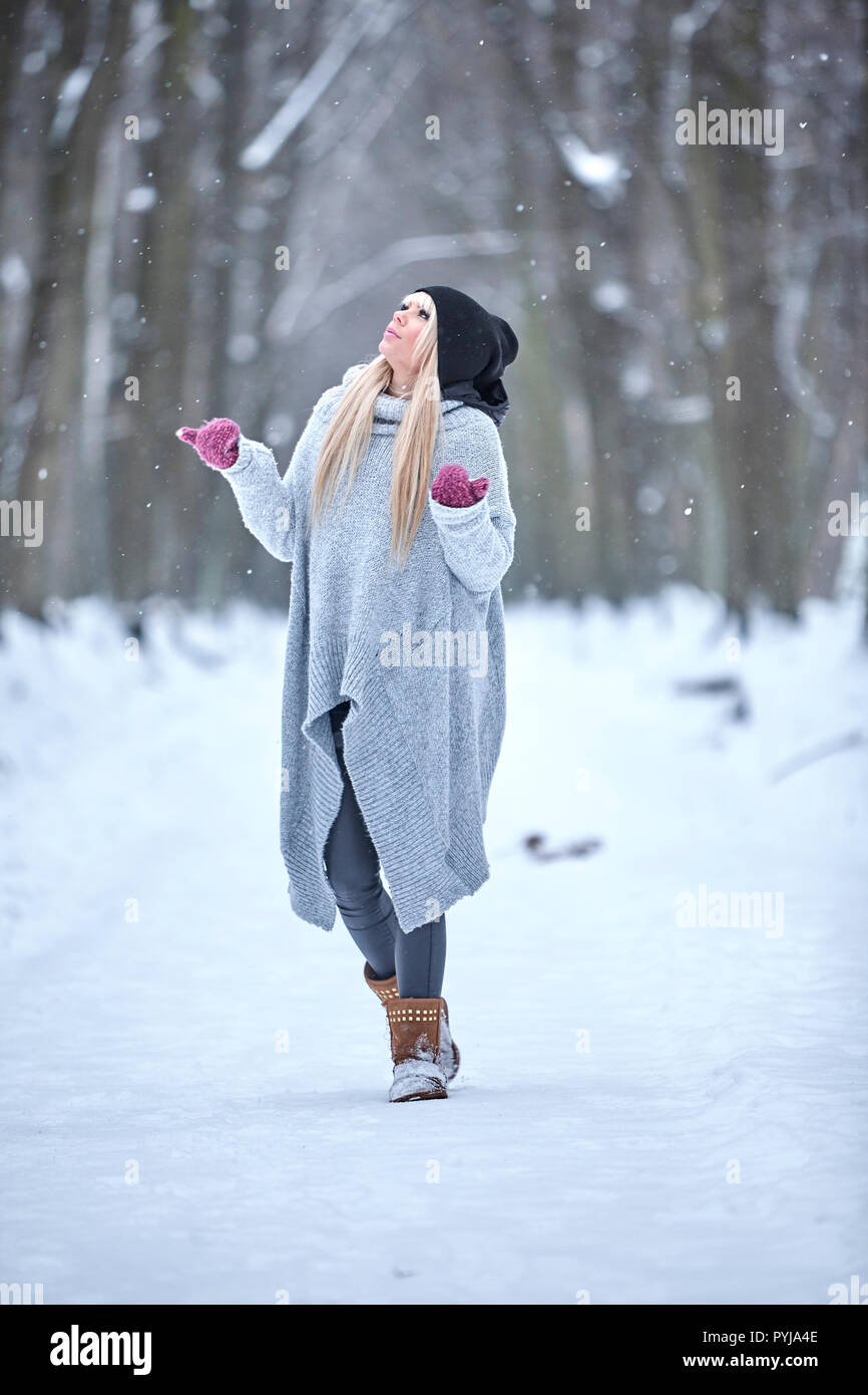 Stylish Model in winter setting Stock Photo - Alamy