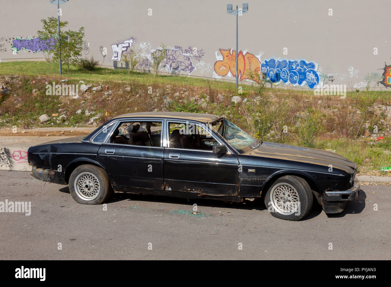 Abandon on the street Rusty Daimler Six/Jaguar XJR with Broken ...