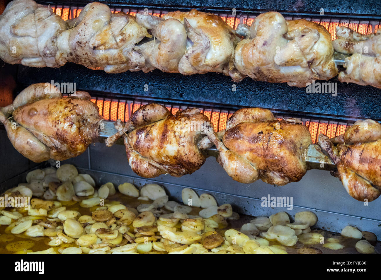 Chicken being cooked hi-res stock photography and images - Alamy