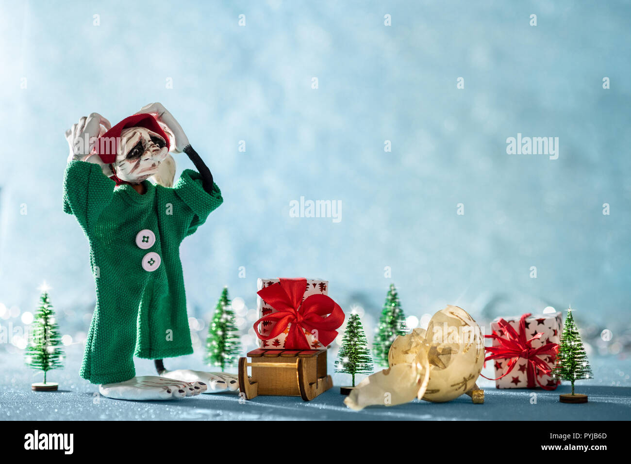 Santa's sleigh broken hi-res stock photography and images - Alamy