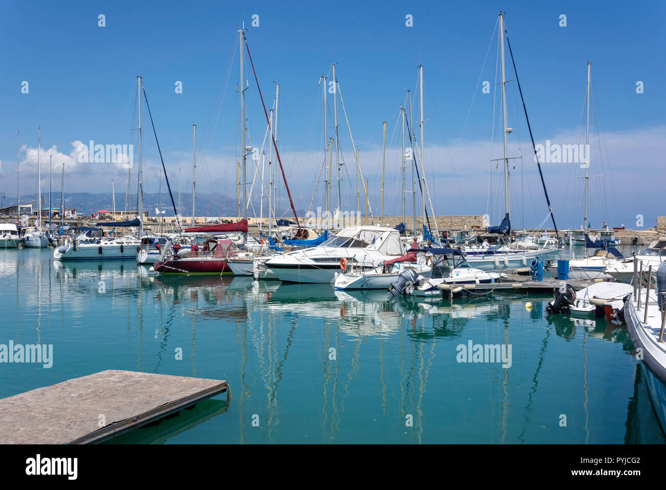 Harbour boats yachts heraklion irakleio region neolithic crete k hi-res ...