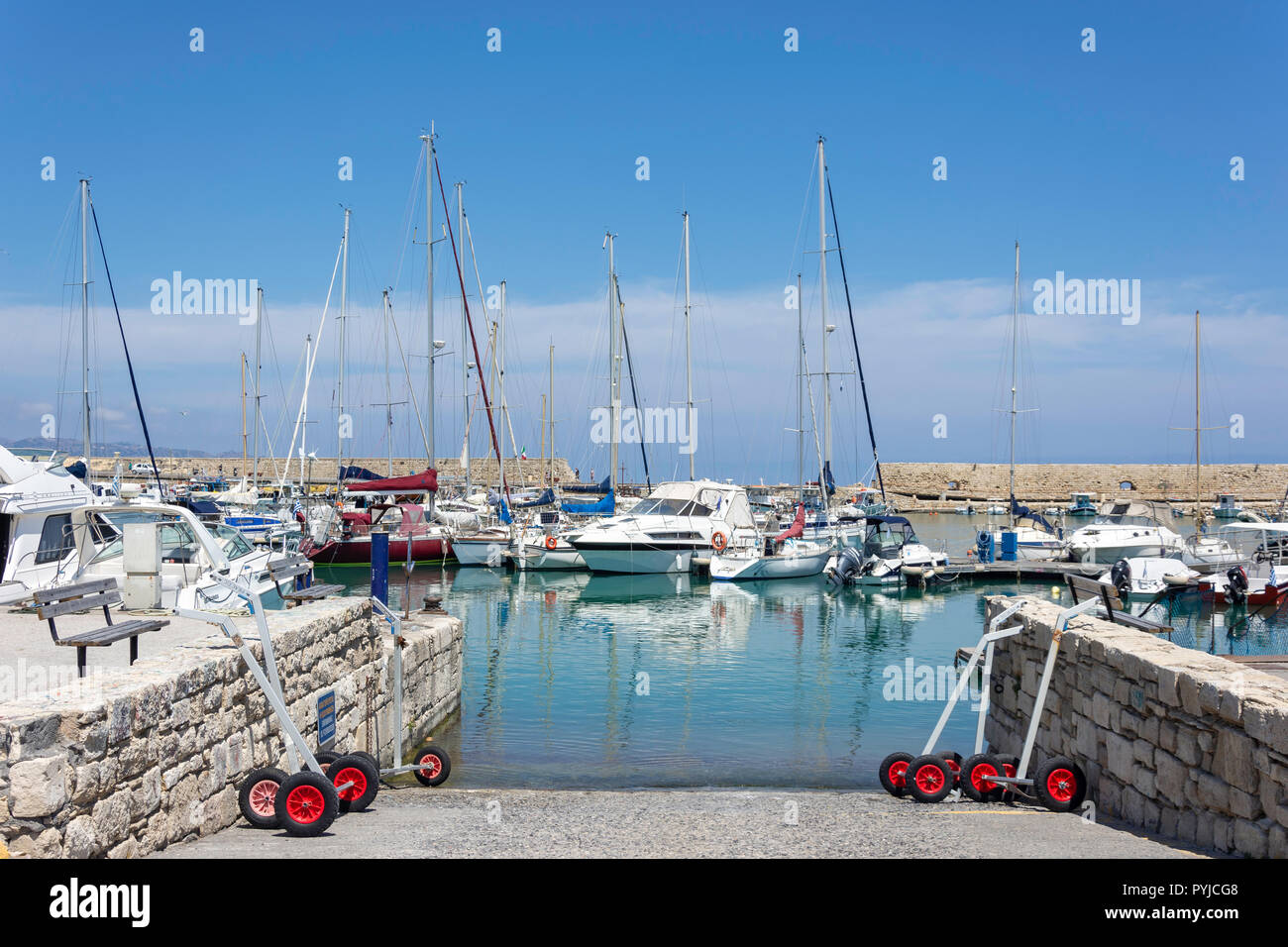 Harbour marina boats yachts heraklion irakleio region neolithic hi-res ...