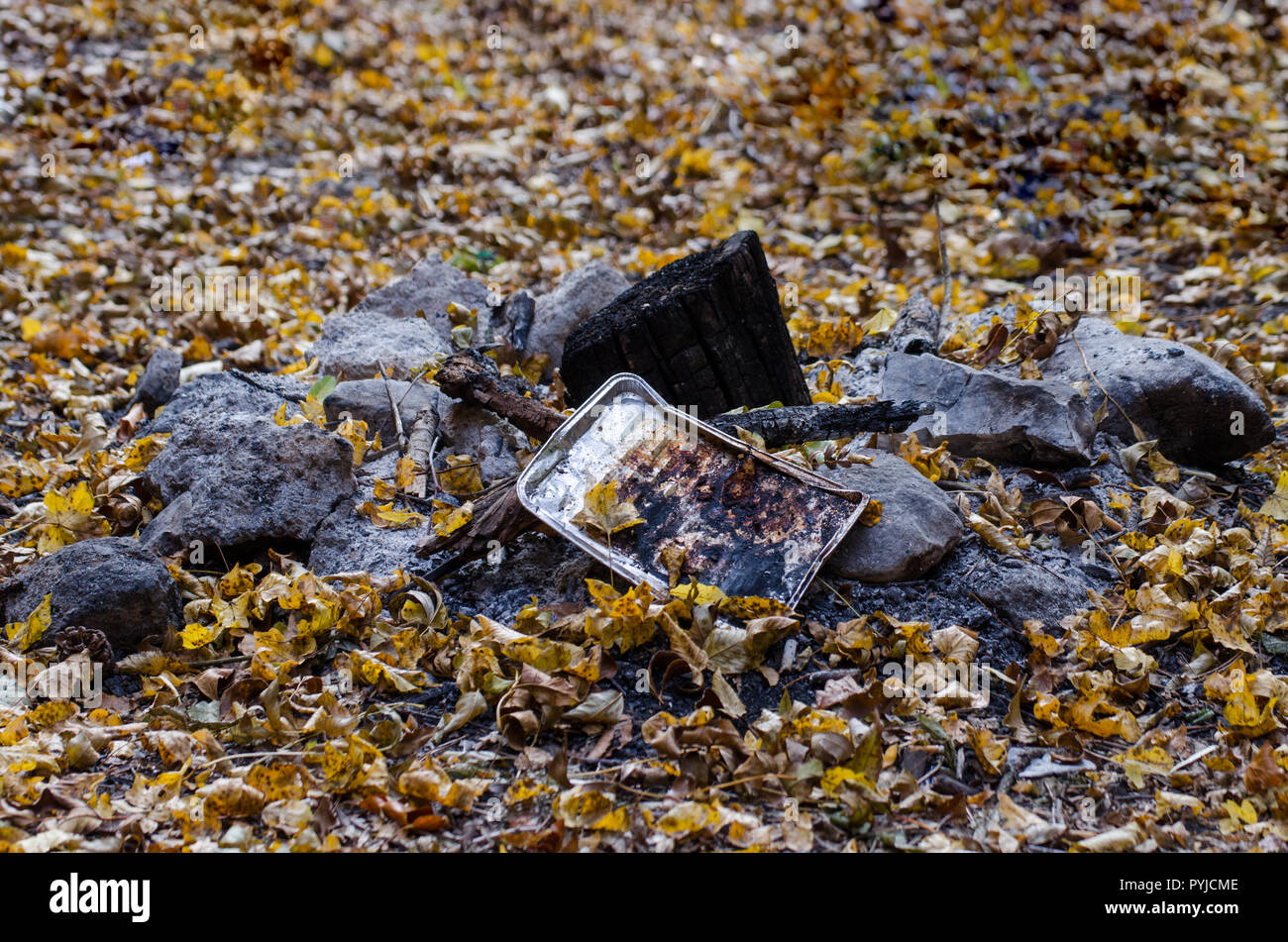 Tourists left trash garbage dump hi-res stock photography and images ...