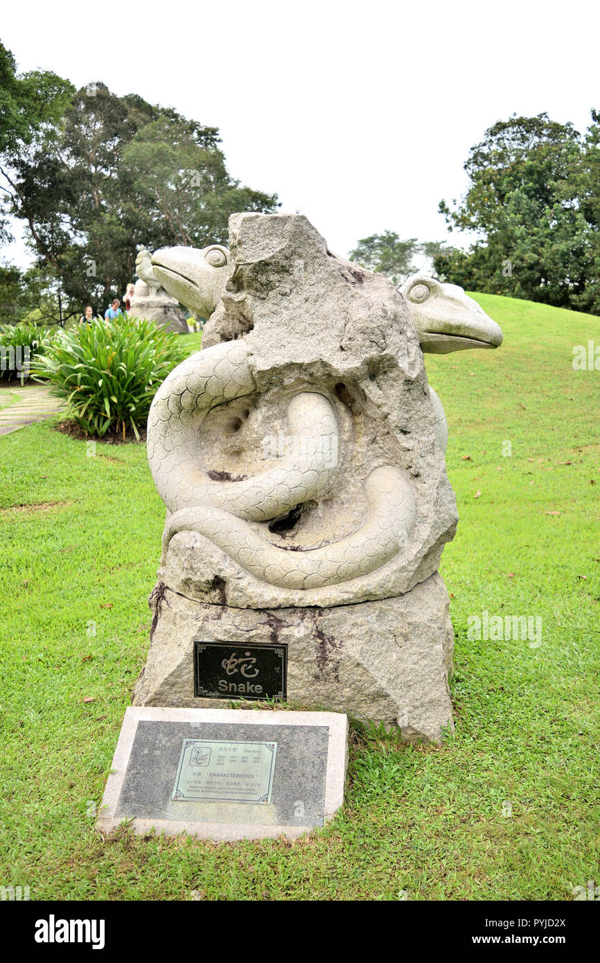 Chinese snake statue hi-res stock photography and images - Alamy