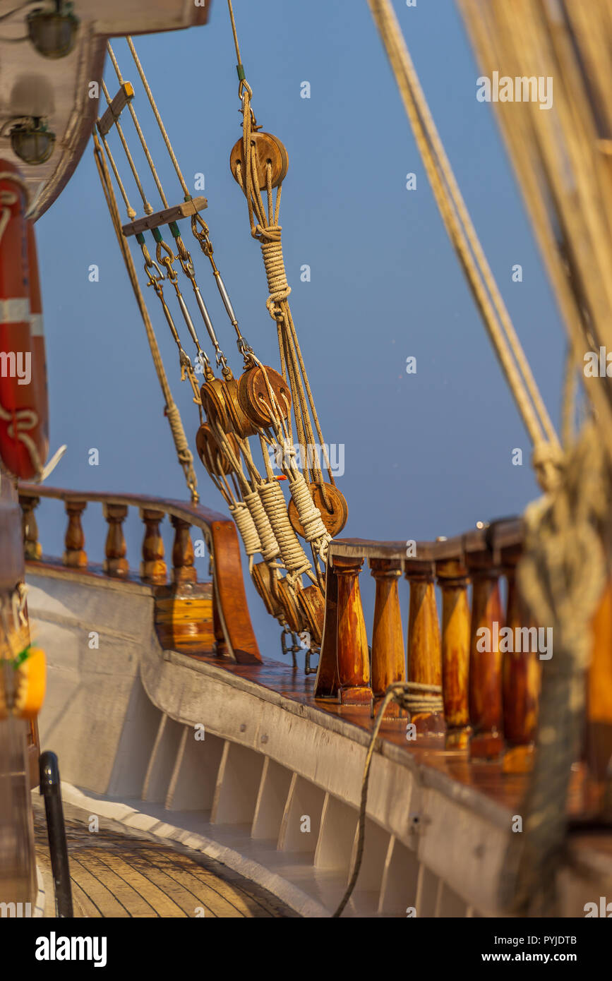 Old ship tackles. Old sailing ship vessel. Background Stock Photo - Alamy