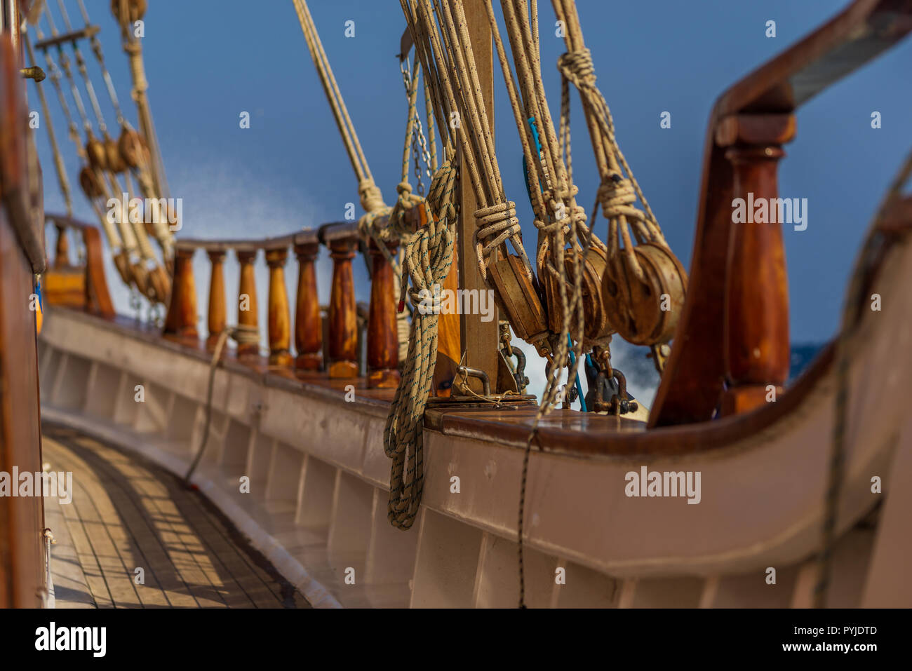 Old ship tackles. Old sailing ship vessel. Background Stock Photo - Alamy