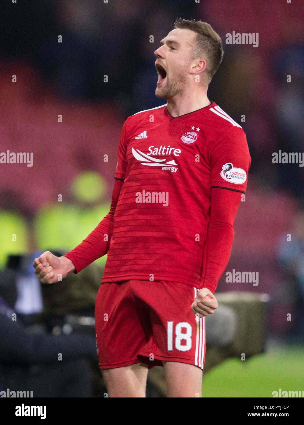 Aberdeens michael devlin celebrates victory hi-res stock photography ...