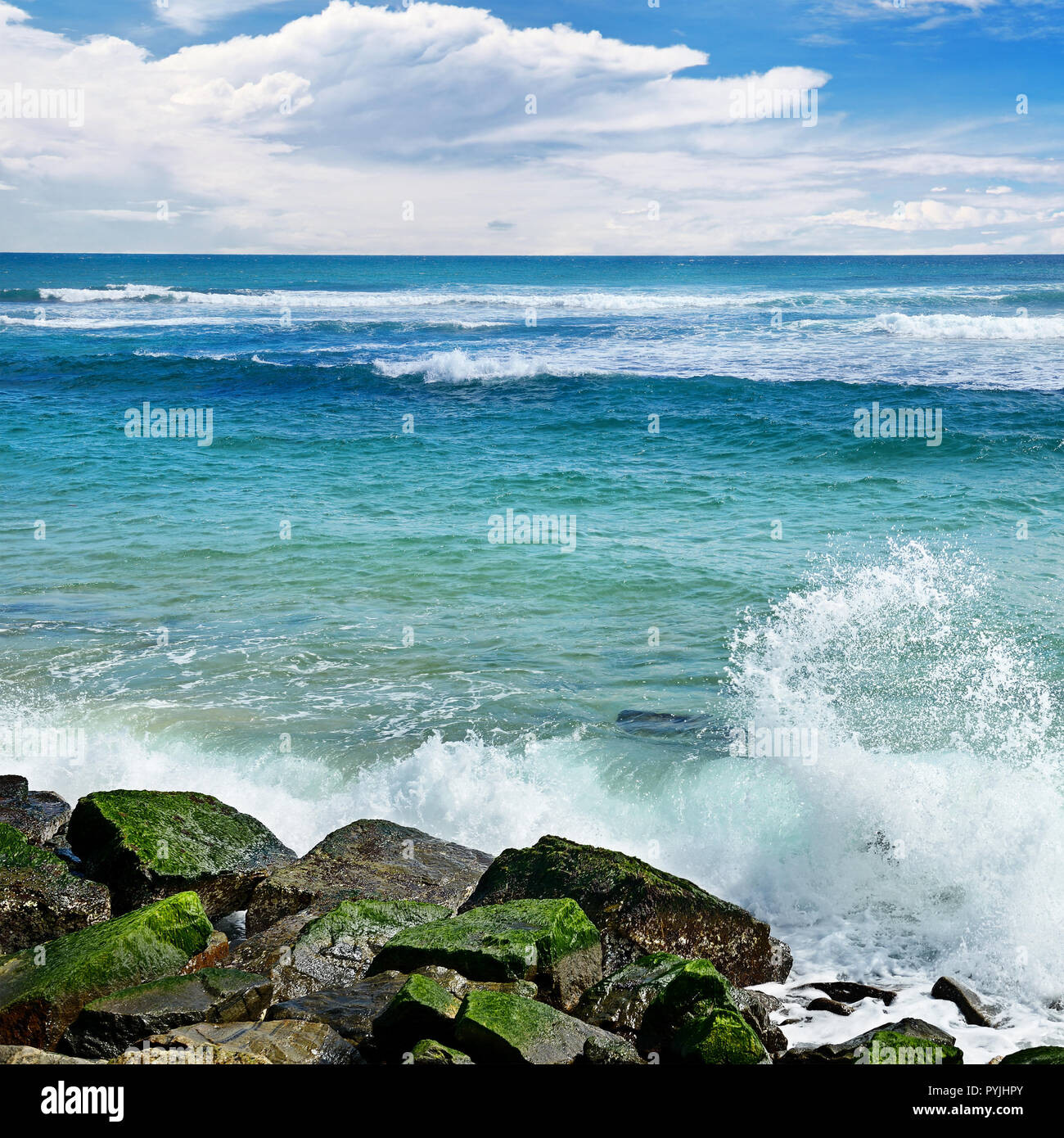 Waves hitting against rocks hi-res stock photography and images - Alamy