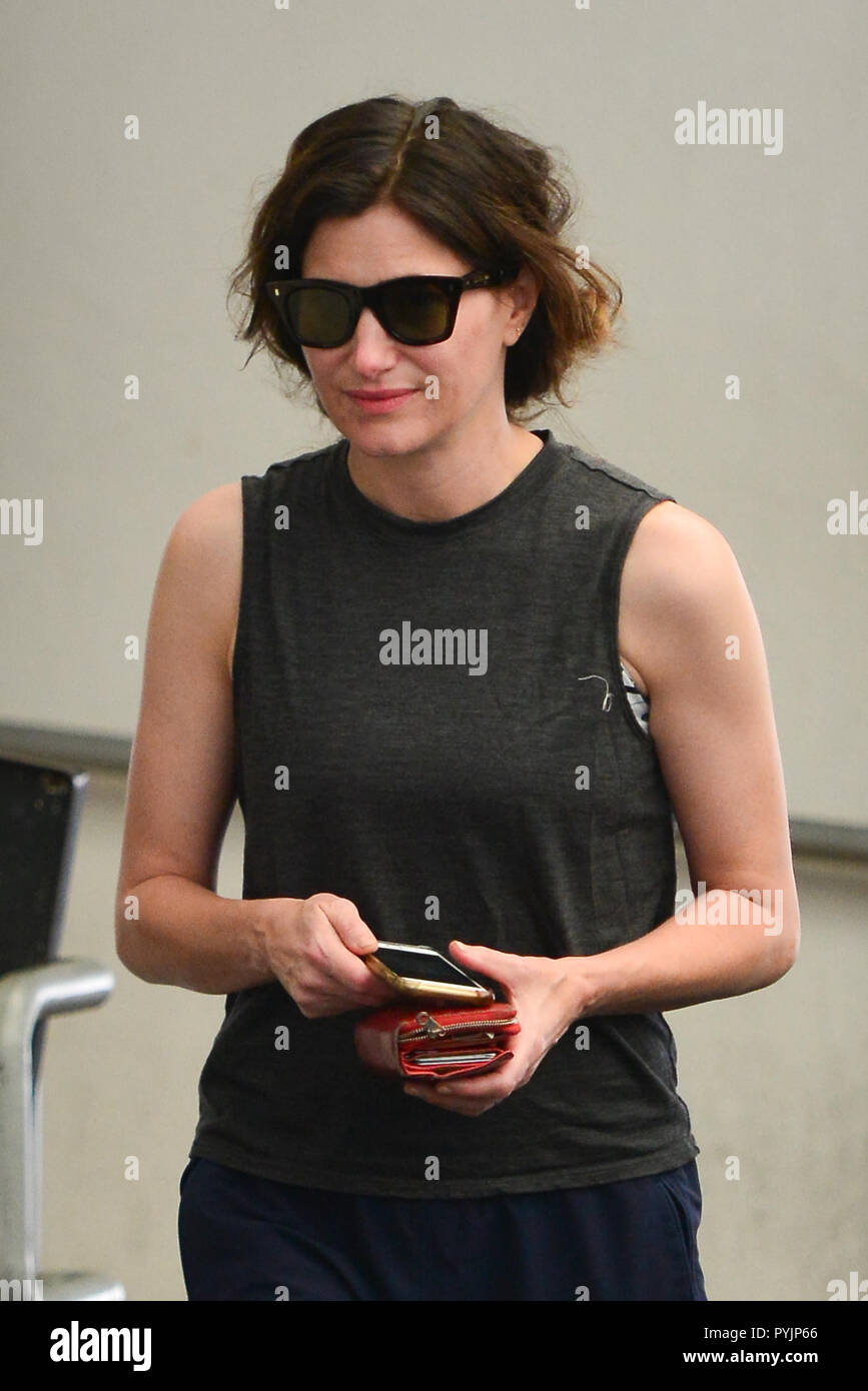 Kathryn Hahn Sporting A Screen Breakout While Out For Lunch at "E ...