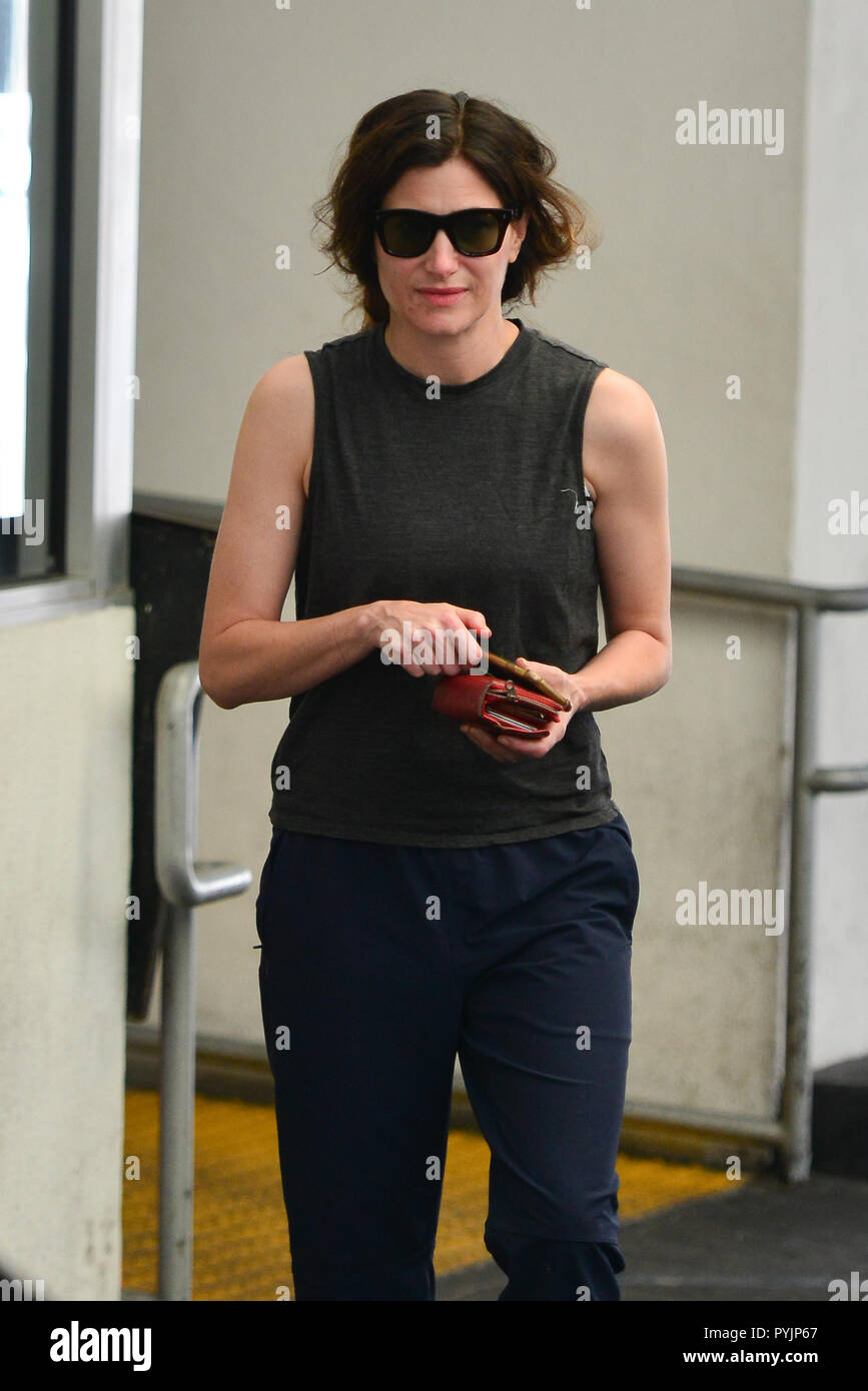 Kathryn Hahn Sporting A Screen Breakout While Out For Lunch at "E ...