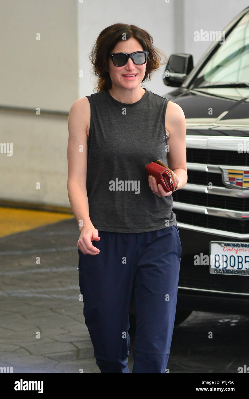 Kathryn Hahn Sporting A Screen Breakout While Out For Lunch at "E ...