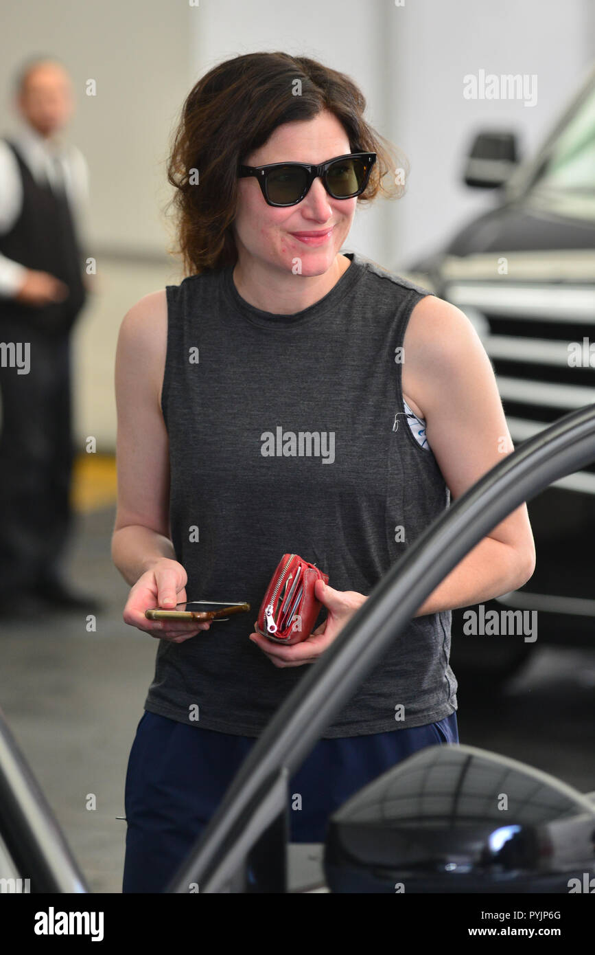Kathryn Hahn Sporting A Screen Breakout While Out For Lunch at "E ...