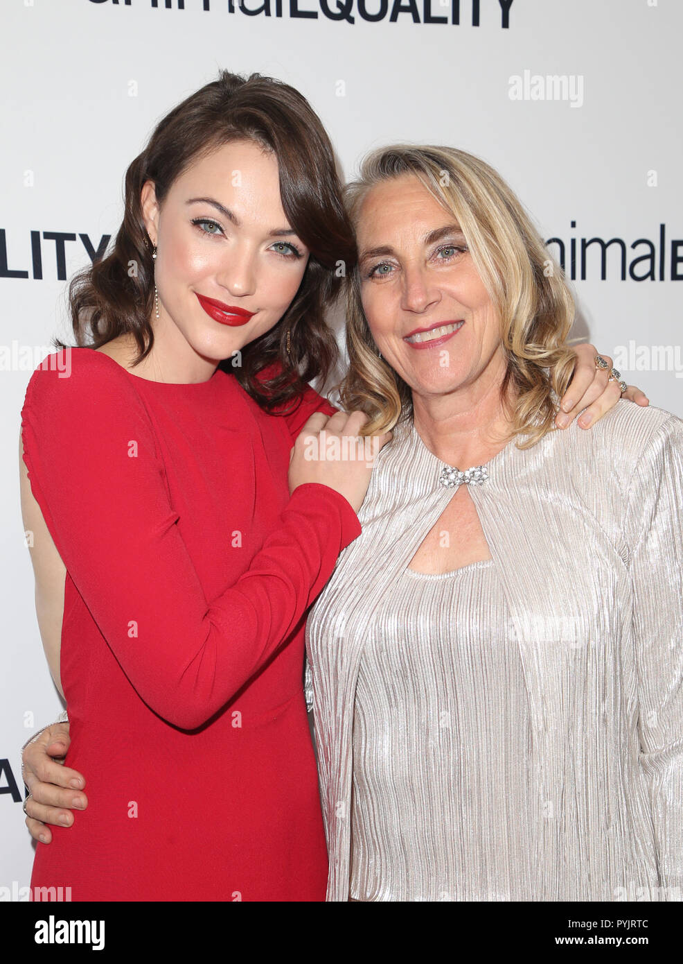 Beverly Hills, Ca. 27th Oct, 2018. Violett Beane, Andrea Beane, At ...