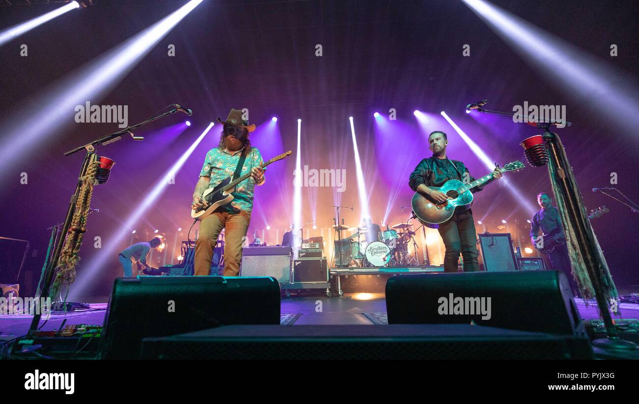 Madison, Wisconsin, USA. 27th Oct, 2018. JOHN OSBORNE and T.J. OSBORNE ...