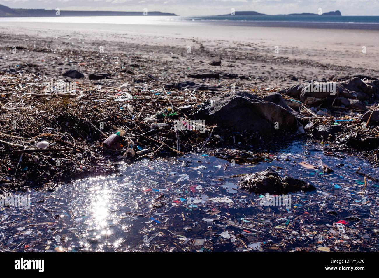 Gower Peninsula, Swansea, UK. 28th October 2018. Dead Pool: Strong wind ...