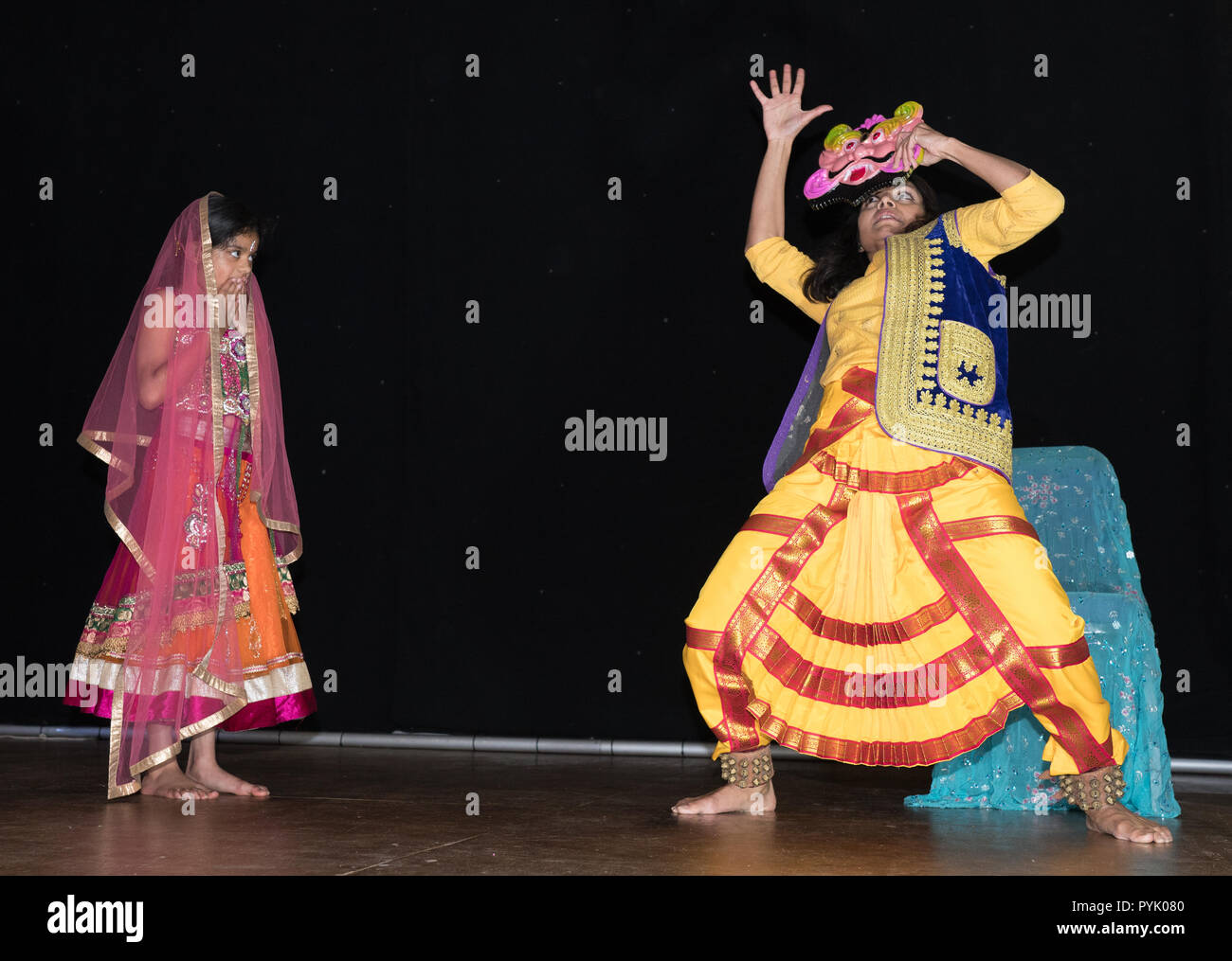 Traditional indian dance diwali festival hi-res stock photography and ...