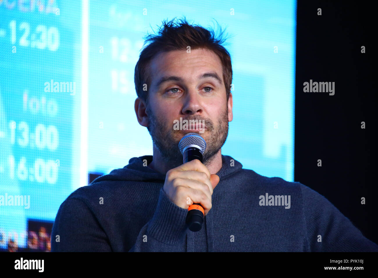 Actress of vikings hi-res stock photography and images - Alamy