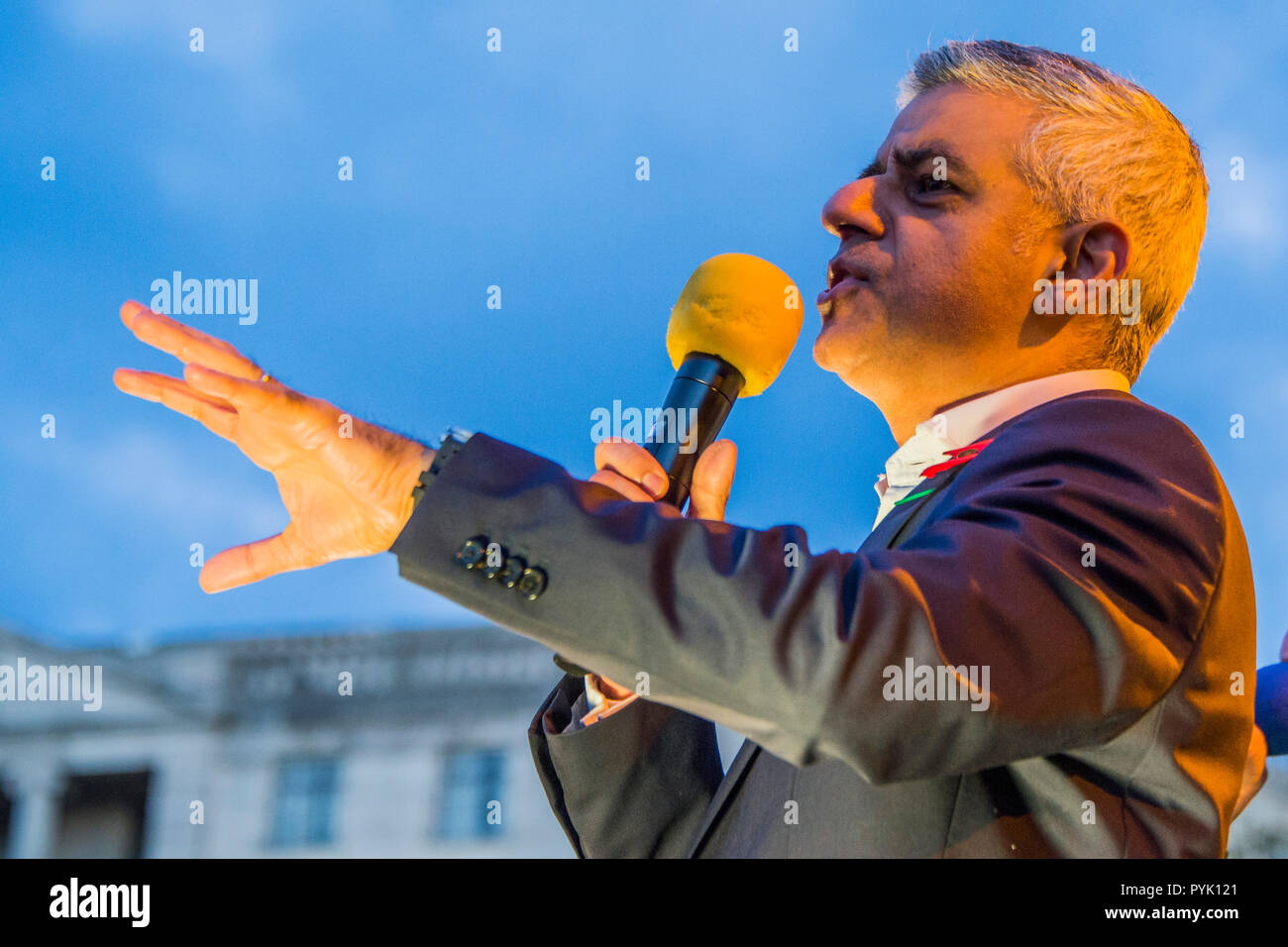 London, UK. 28th Oct, 2018. Sadiq Khan speaks wearing a poppy make of ...