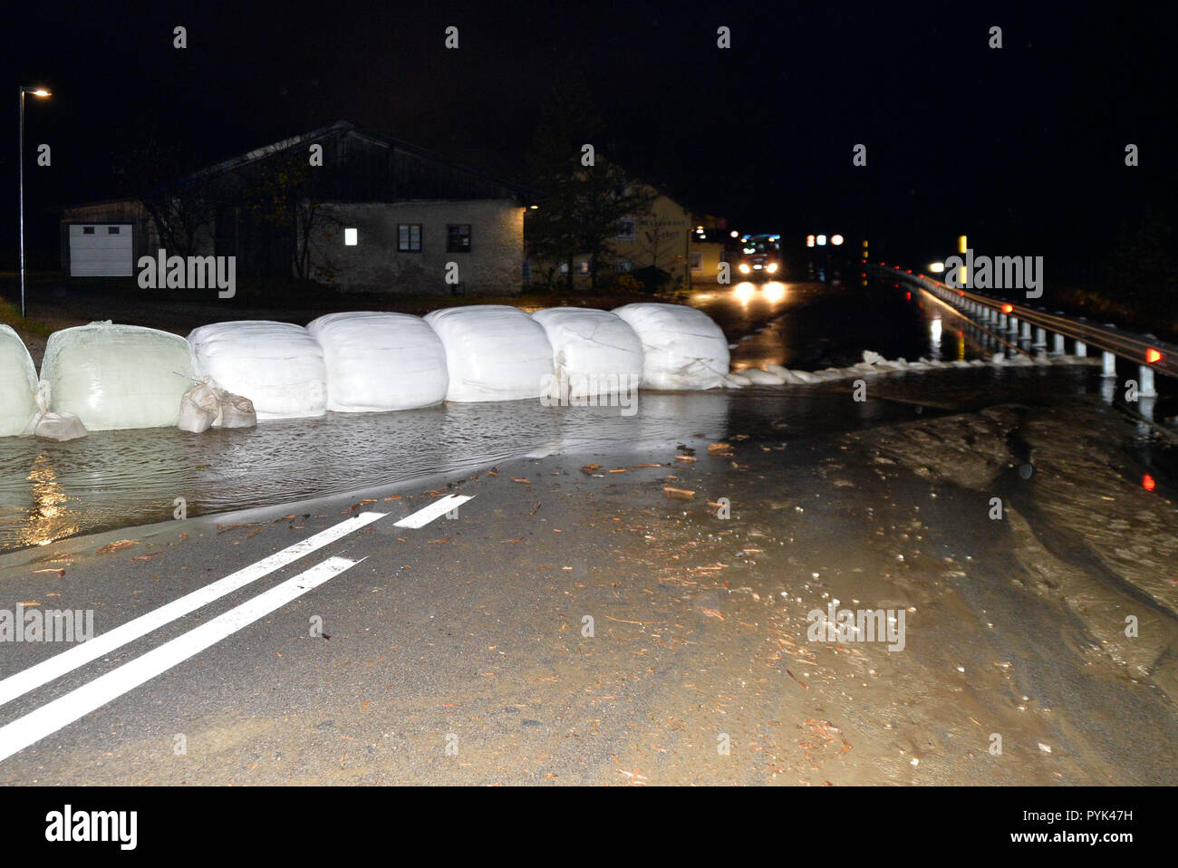 Hay barrier hi-res stock photography and images - Alamy