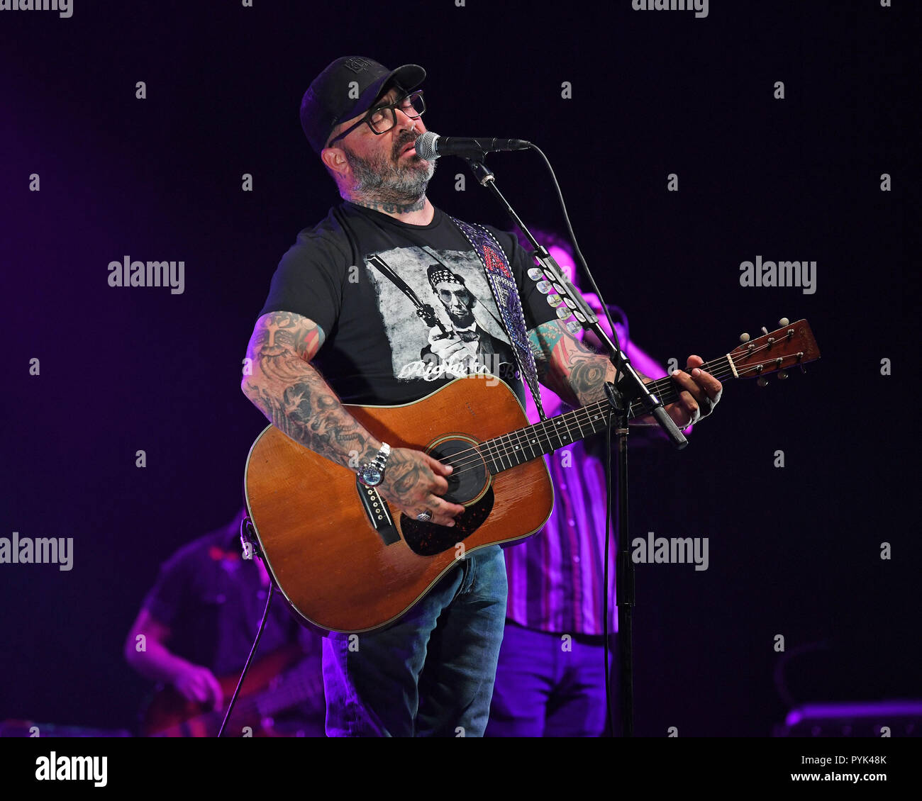 Aaron lewis hi-res stock photography and images - Alamy