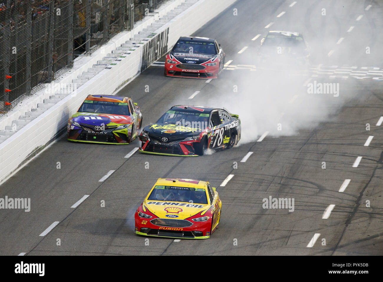 Martinsville, Virginia, USA. 28th Oct, 2018. Joey Logano (22) and ...
