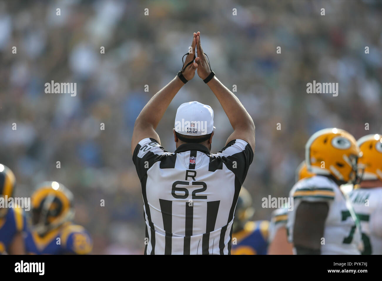 Los Angeles, CA, USA. 28th Oct, 2018. Referee Ron Torbert (62 ...