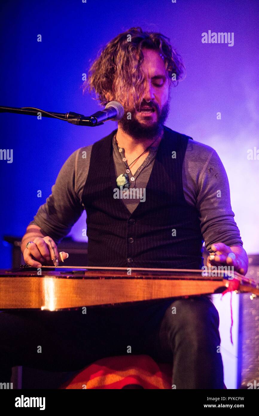 John butler trio hi-res stock photography and images - Alamy