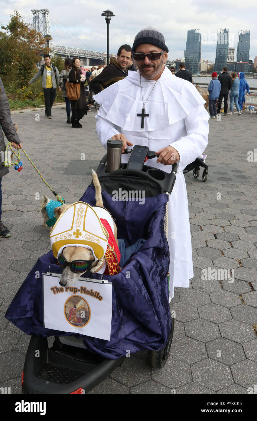 New York City, New York, USA. 28th Oct, 2018. The Pup- Mobile seen at ...