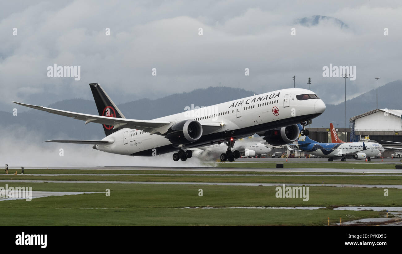 Boeing 787 Dreamliner Take Off Air Stock Photos & Boeing 787 Dreamliner ...