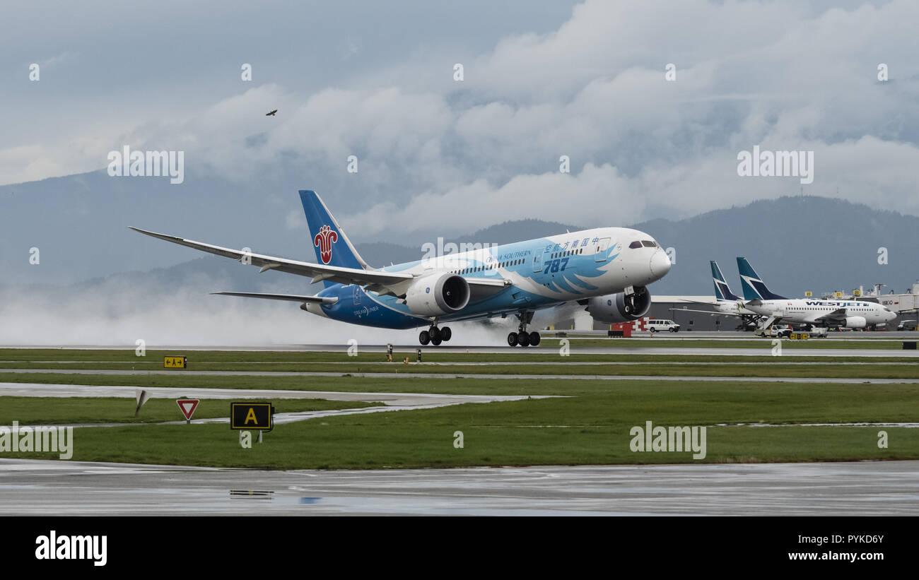 Richmond, British Columbia, Canada. 28th Oct, 2018. A China Southern ...