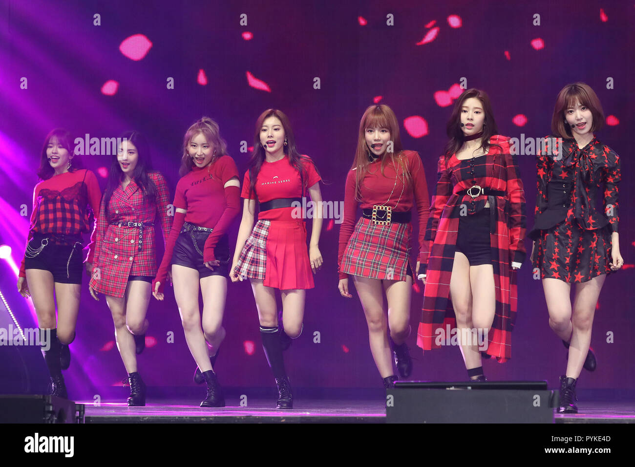 29th Oct, 2018. IZ*ONE debuts New South Korean-Japanese girl group IZ ...