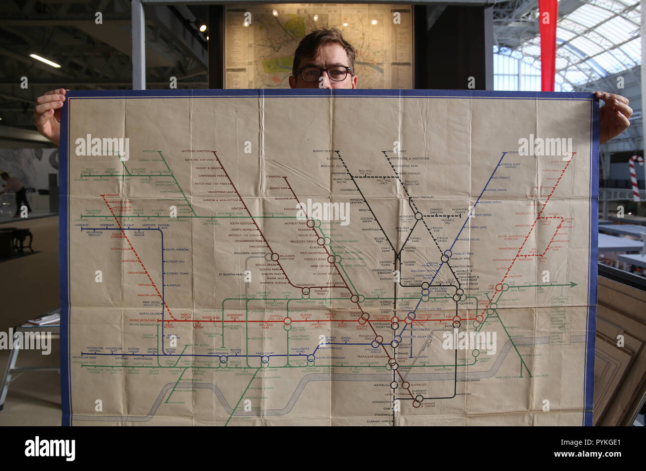 Early london tube map hi-res stock photography and images - Alamy