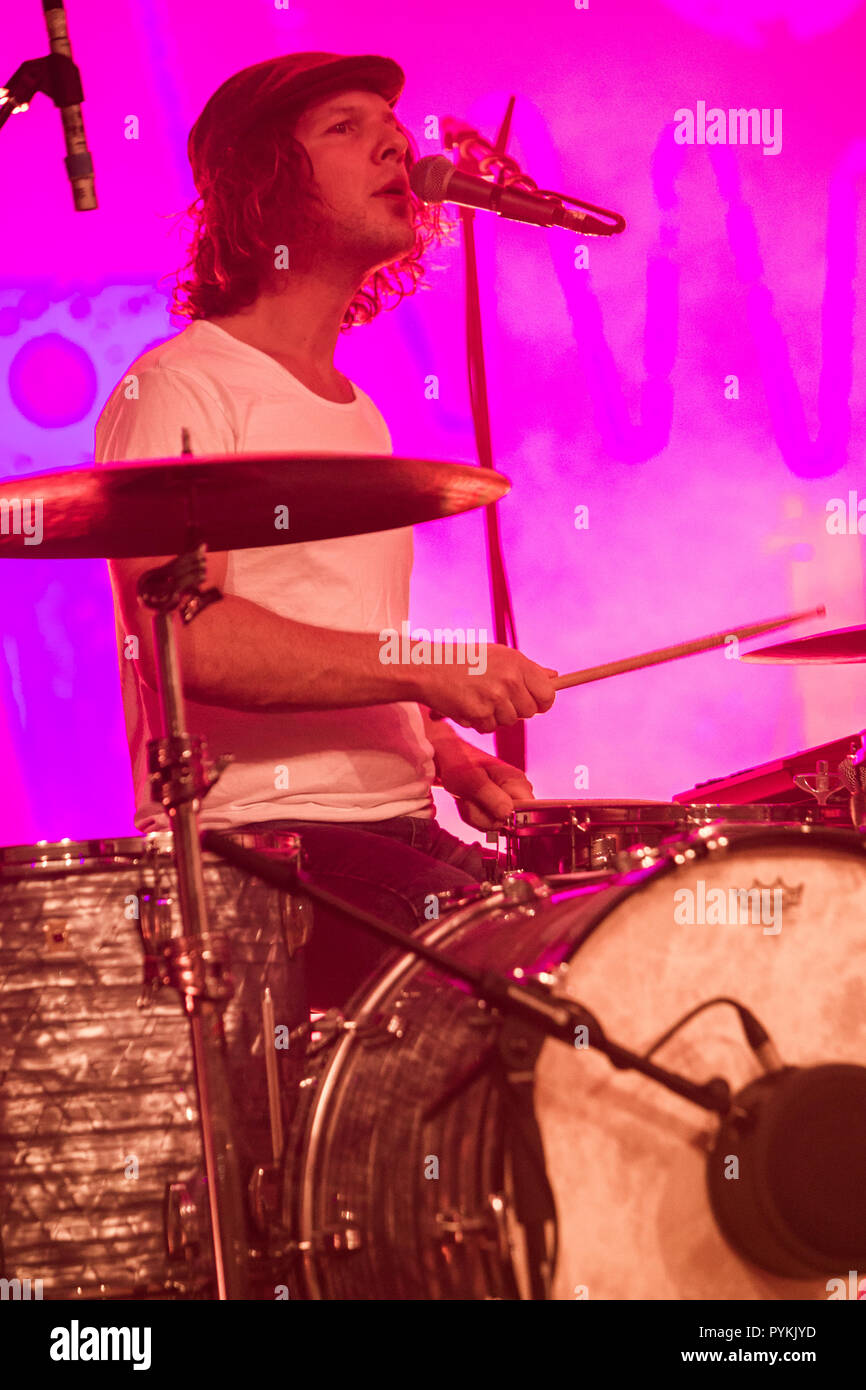 John butler on stage hi-res stock photography and images - Alamy