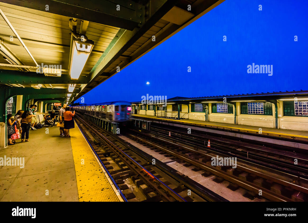 33rd street subway hi-res stock photography and images - Alamy