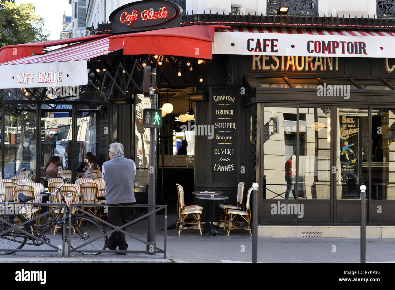 Restaurant Bar Café - Paris - France Stock Photo - Alamy