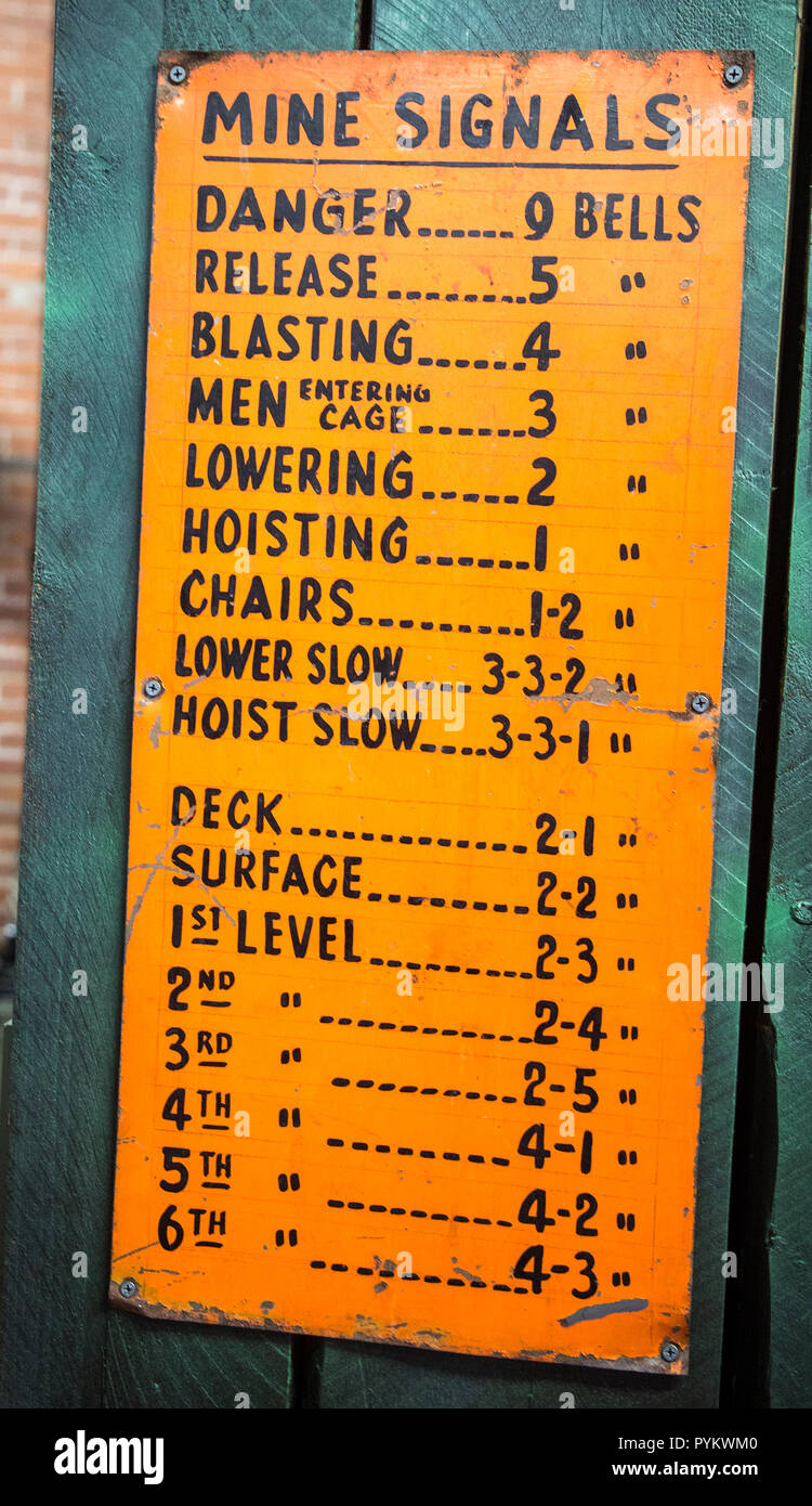 Warn signal hi-res stock photography and images - Alamy