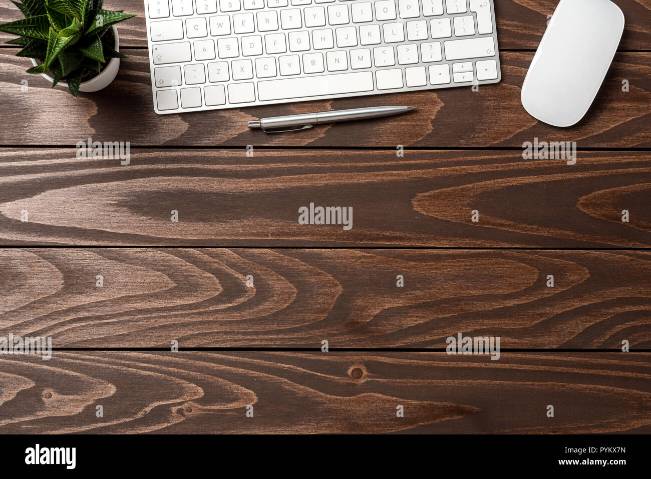 Overhead shot modern workplace hi-res stock photography and images - Alamy
