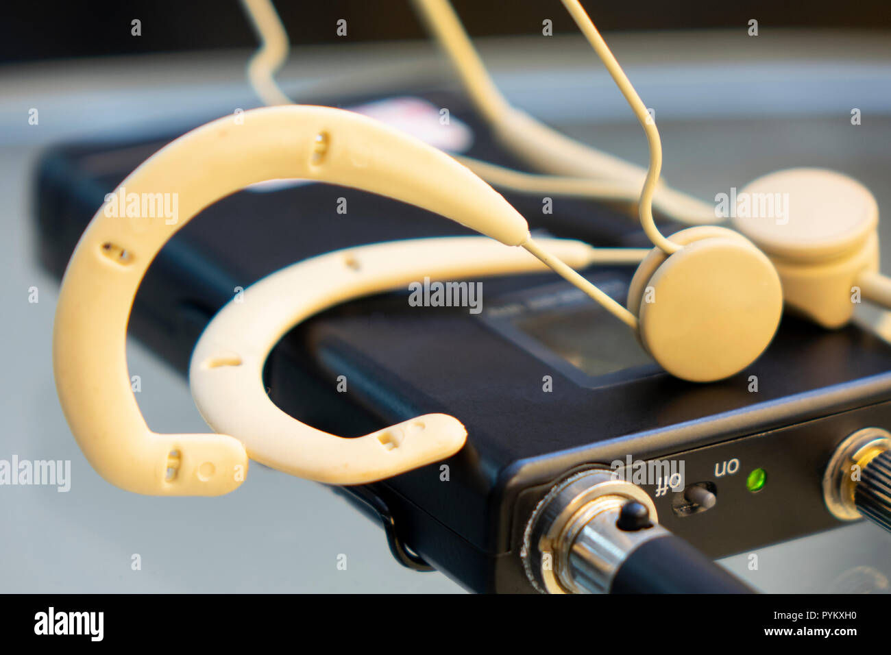 Head set wireless microphone transmitter and wireless microphone ...