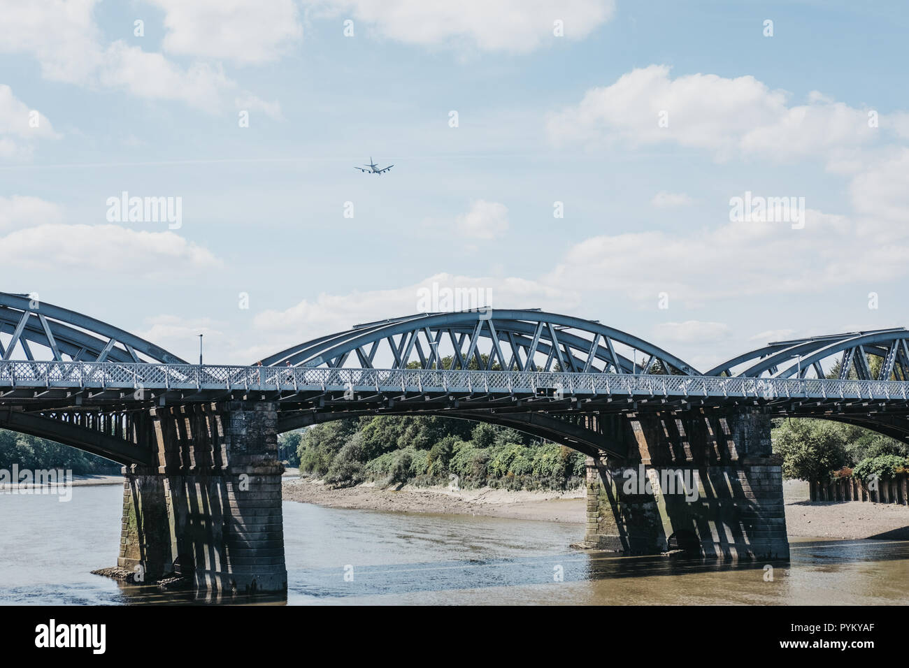 Barnes railway bridge hi-res stock photography and images - Alamy