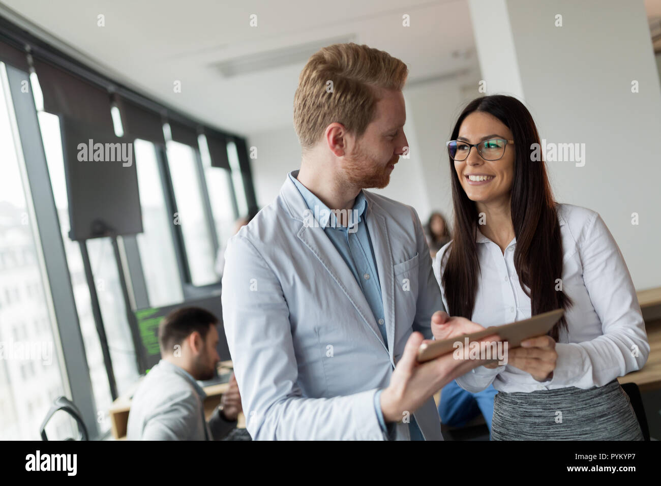 Couple using tablet talking together hi-res stock photography and ...