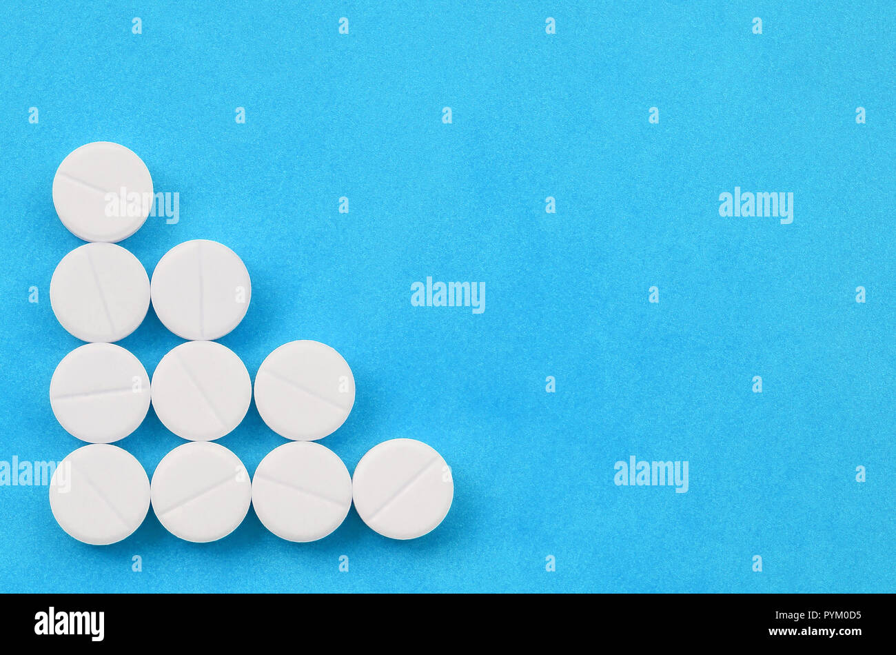 Triangle of white pills and blue pill hi-res stock photography and ...