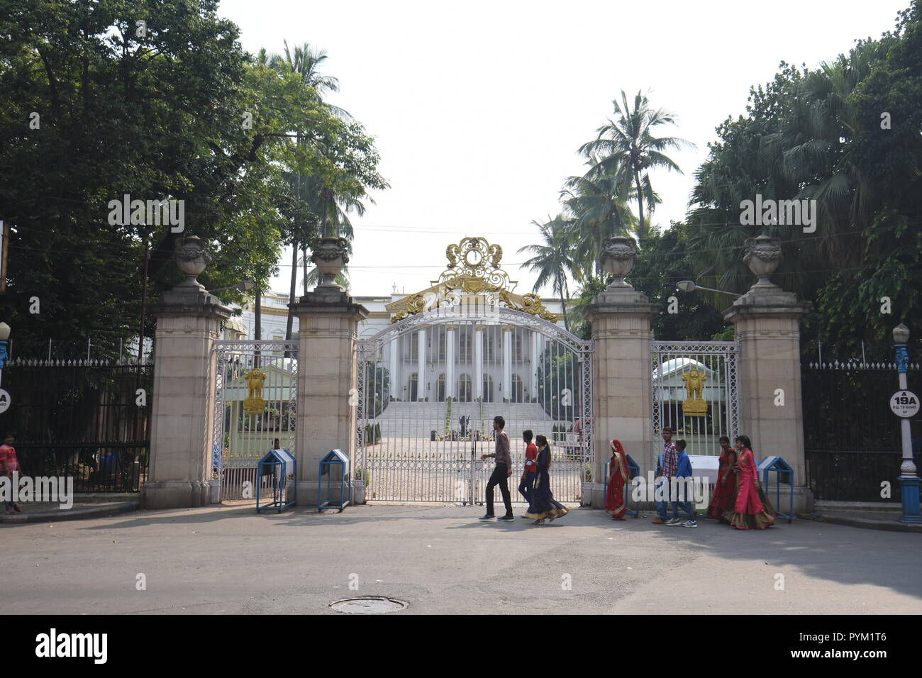 Northern gate of the Raj Bhavan, Kolkata, India Stock Photo - Alamy