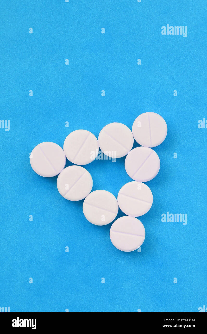 Triangle of white pills and blue pill hi-res stock photography and ...