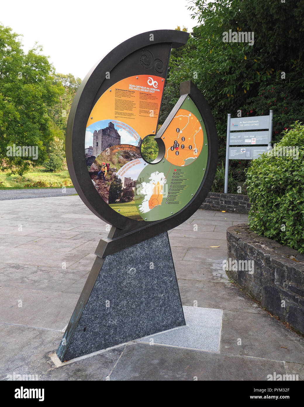 Irish signage hi-res stock photography and images - Alamy